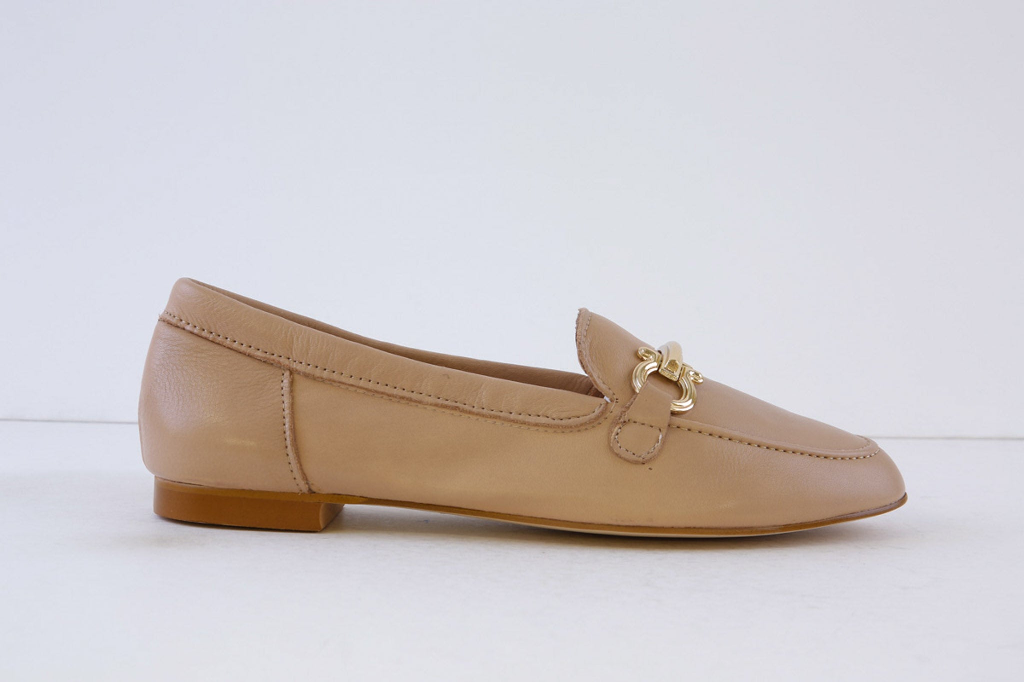 Maria Jaen 8X Flat Loafer - Sand Leather with Gold Chain Detailing ...