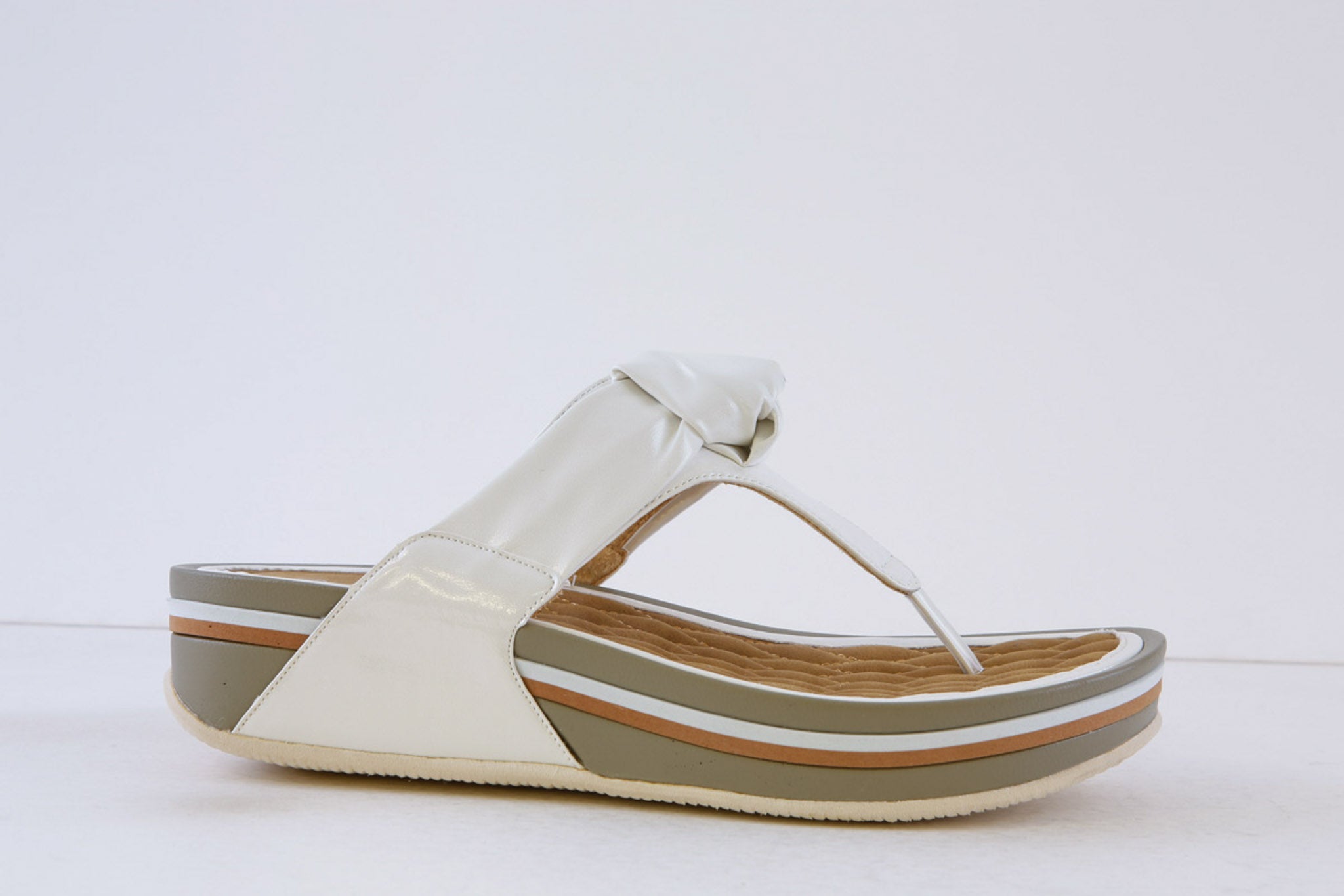P-COMFORT - WW1660 KNOT TRIM WEDGE TOE-POST MULE - WHITE – Victor Dwyer ...